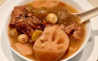 砂锅排骨炖藕怎么做_排骨炖藕要不要焯水