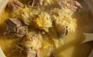 清汤酸菜炖排骨怎么做_酸菜炖排骨用哪种酸菜