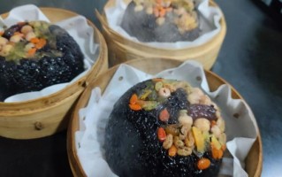 黑米八宝饭怎么做_黑米八宝饭的家常做法