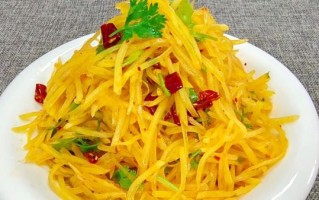 炝拌土豆丝怎么做_土豆丝焯水还是过油