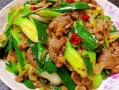 蒜苗炒羊肉怎么炒好吃_羊肉去膻技巧