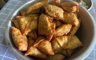 炸菜角怎么做外皮酥脆_炸菜角馅料怎么调才香