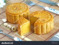traditional_mooncake_flavors_vs_modern_varieties