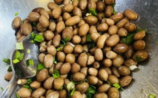 水煮花生米怎么煮才入味_水煮花生米需要泡多久