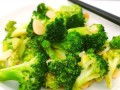 西蓝花怎么炒好吃_西蓝花焯水几分钟才脆绿