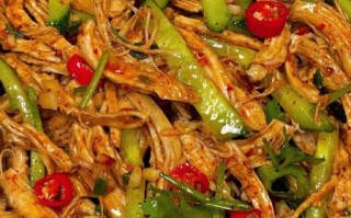 凉拌手撕鸡胸肉怎么做_鸡胸肉凉拌需要焯水吗