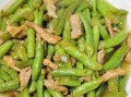 豇豆角炒肉怎么做_豇豆角炒肉先焯水还是先炒肉