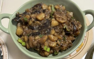 茄子炖土豆怎么做_茄子炖土豆用不用先炸