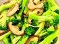 香菇炒西兰花怎么做_香菇炒西兰花用焯水吗