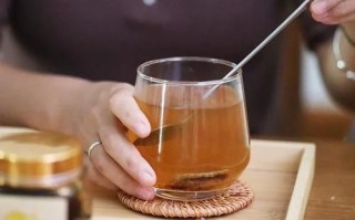 柠檬炖冰糖怎么做_柠檬炖冰糖的功效与禁忌