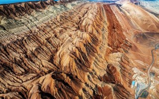 世界最高的山峰在哪里_世界最大的沙漠是哪个