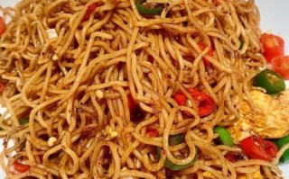 蛋炒面怎么做好吃_蛋炒面的家常做法