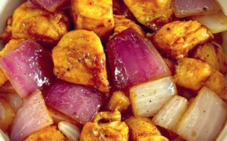 洋葱炒鸡肉怎么做_洋葱炒鸡肉热量高吗