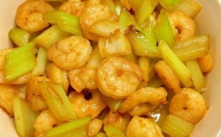 西芹炒虾仁怎么做_西芹炒虾仁热量高吗