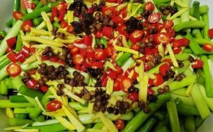 腌蒜苔的最简单做法_怎么腌蒜苔又脆又入味