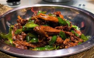 青椒炒鸭怎么炒好吃_青椒炒鸭用哪个部位最好