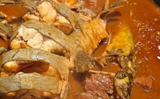 铁锅炖鱼怎么做才正宗_铁锅炖鱼最忌哪三味