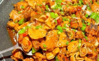 肥肠烧鸡怎么做_肥肠烧鸡最正宗的做法