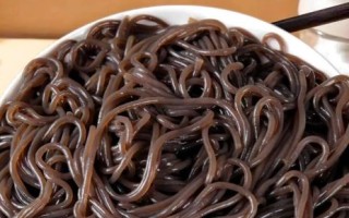 凉拌蕨根粉怎么做好吃_蕨根粉需要焯水吗