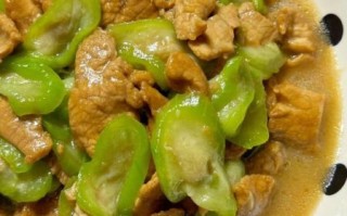 丝瓜炒肉怎么做才好吃_家常丝瓜炒肉做法