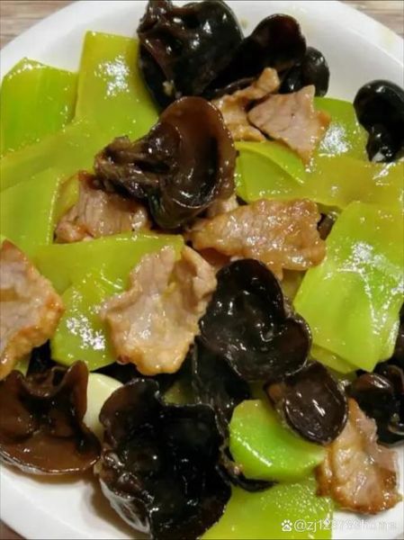 木耳胡萝卜炒肉怎么做_炒多久才嫩-第3张图片-山城妙识