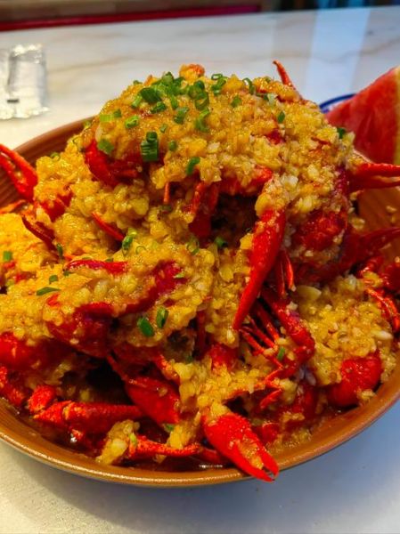 清蒸龙虾怎么做_蒜蓉蒸龙虾做法-第1张图片-山城妙识