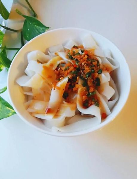 澄面凉皮怎么做_澄粉凉皮不裂的秘诀-第2张图片-山城妙识