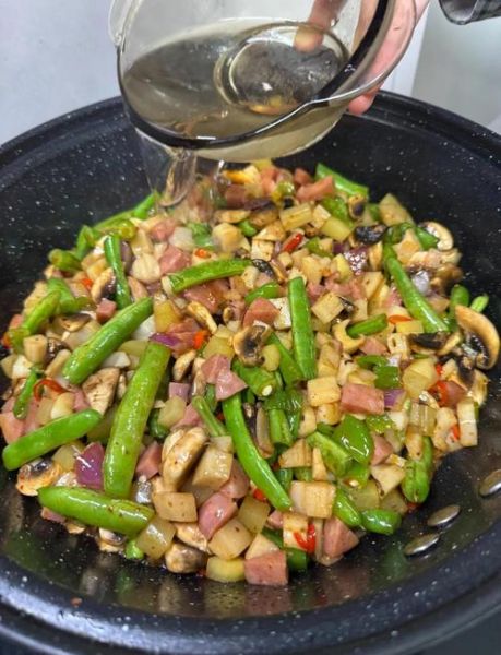 四季豆焖饭怎么做_四季豆焖饭用生米还是熟米-第1张图片-山城妙识 四季豆焖饭怎么做_四季豆焖饭用生米还是熟米-第1张图片-山城妙识