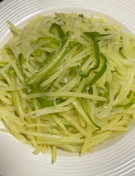 青椒土豆丝怎么炒才脆_青椒土豆要不要焯水-第1张图片-山城妙识