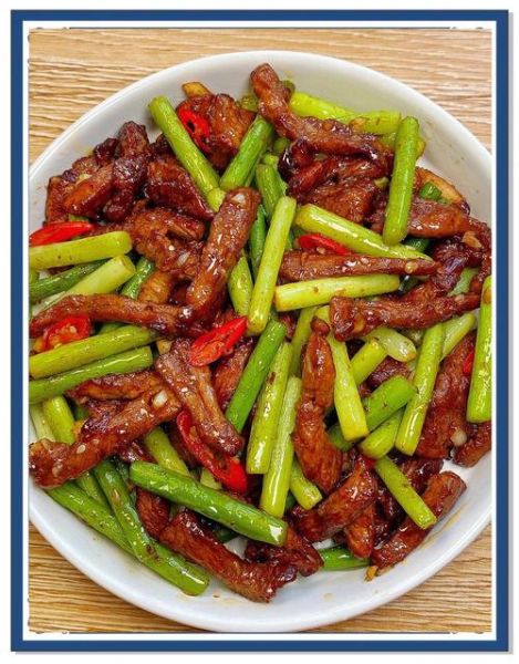 蒜苔炒肉怎么炒才嫩_蒜苔炒肉的家常做法-第2张图片-山城妙识