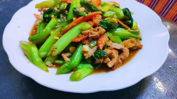 青菜炒肉丝怎么做_青菜炒肉丝先炒肉还是先炒青菜-第1张图片-山城妙识