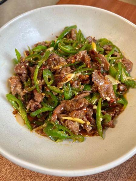 青椒炒牛肉怎么炒才嫩_青椒炒牛肉家常做法-第1张图片-山城妙识 青椒炒牛肉怎么炒才嫩_青椒炒牛肉家常做法-第1张图片-山城妙识