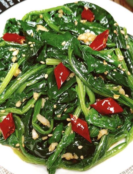 菠菜凉拌家常做法_菠菜凉拌怎么焯水不涩-第1张图片-山城妙识