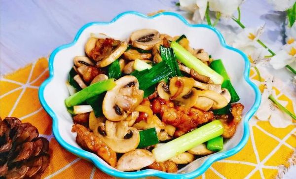 口蘑炒土豆片怎么炒才好吃_口蘑炒土豆片要不要焯水-第2张图片-山城妙识