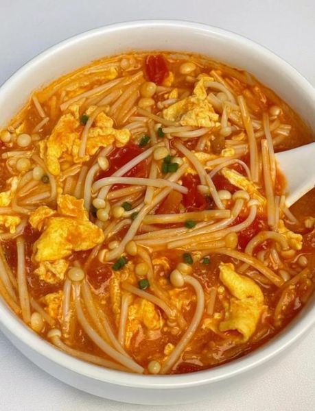 金针菇番茄汤怎么做_番茄金针菇汤的家常做法-第1张图片-山城妙识