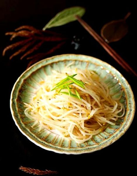 绿豆芽怎么炒好吃_绿豆芽焯水几分钟-第1张图片-山城妙识