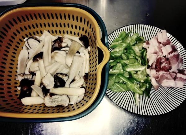 松茸炒肉片怎么做_松茸炒肉片的做法窍门-第2张图片-山城妙识 松茸炒肉片怎么做_松茸炒肉片的做法窍门-第2张图片-山城妙识