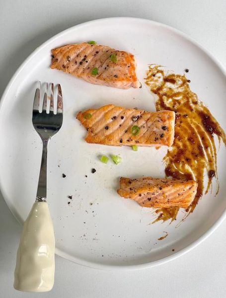 煎三文鱼最简单的做法_三文鱼怎么煎才好吃-第1张图片-山城妙识 煎三文鱼最简单的做法_三文鱼怎么煎才好吃-第1张图片-山城妙识