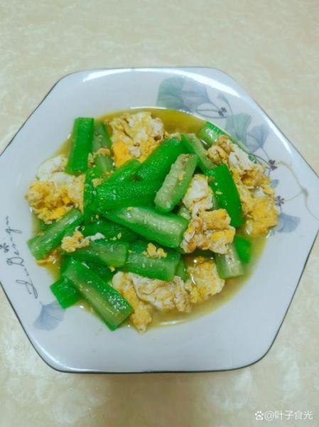 丝瓜炒鸡蛋怎么做_丝瓜炒鸡蛋需要焯水吗-第1张图片-山城妙识