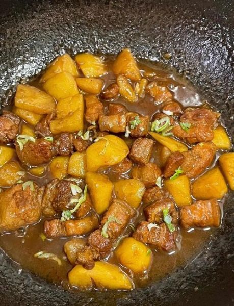 土豆炖猪肉怎么做好吃_家常做法步骤详解-第2张图片-山城妙识
