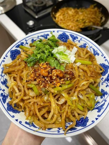 素炒饼丝怎么炒不粘锅_家常做法步骤详解-第2张图片-山城妙识