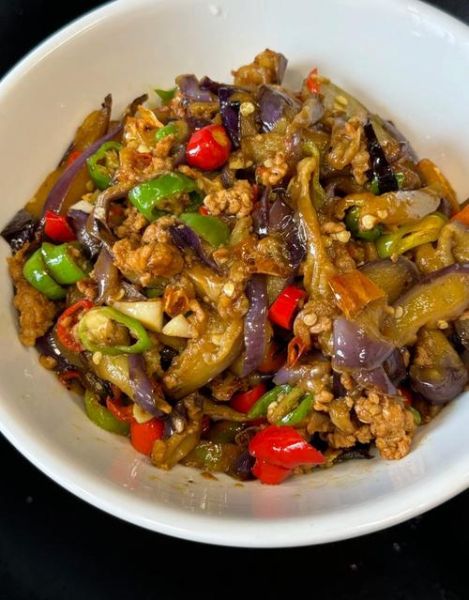 茄子怎么做好吃_茄子炒肉的家常做法-第1张图片-山城妙识