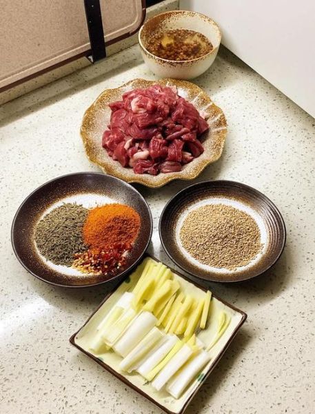 孜然炒羊肉片怎么做_羊肉片去膻技巧-第3张图片-山城妙识