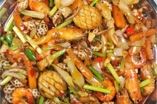 大盘海鲜大杂烩怎么做_海鲜大杂烩需要焯水吗-第3张图片-山城妙识