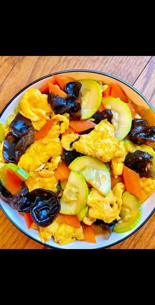 丝瓜木耳炒鸡蛋怎么做_丝瓜木耳炒鸡蛋的家常做法-第1张图片-山城妙识