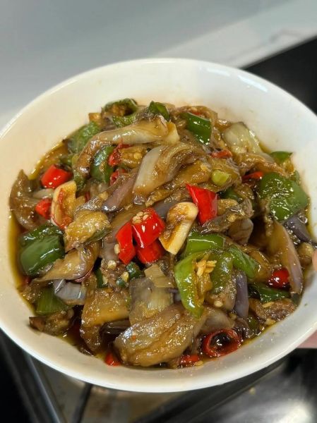 炒茄子最简单的做法_茄子怎么炒才好吃-第1张图片-山城妙识