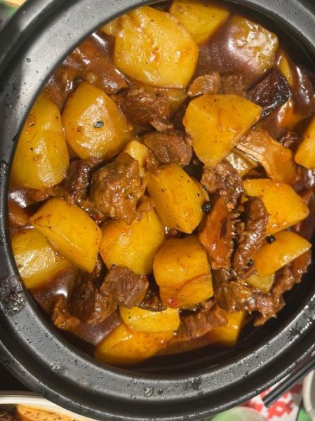 土豆烧肉怎么做_土豆烧肉的家常做法-第1张图片-山城妙识