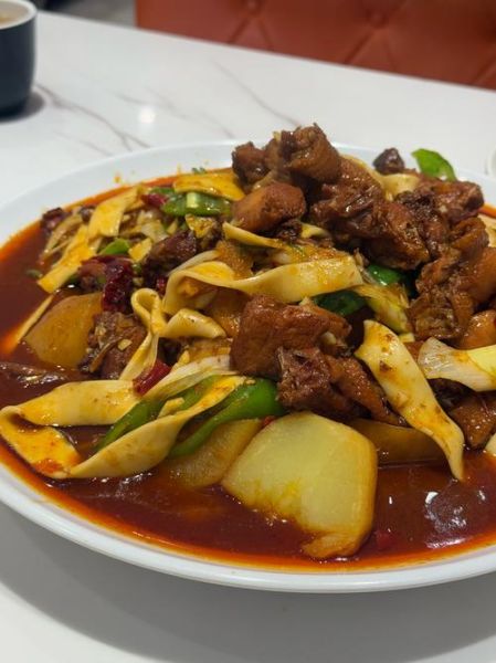 新疆大盘鸡怎么做_正宗大盘鸡配料有哪些-第1张图片-山城妙识 新疆大盘鸡怎么做_正宗大盘鸡配料有哪些-第1张图片-山城妙识