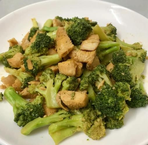 西蓝花怎么炒好吃_西蓝花焯水几分钟才脆绿-第3张图片-山城妙识 西蓝花怎么炒好吃_西蓝花焯水几分钟才脆绿-第3张图片-山城妙识