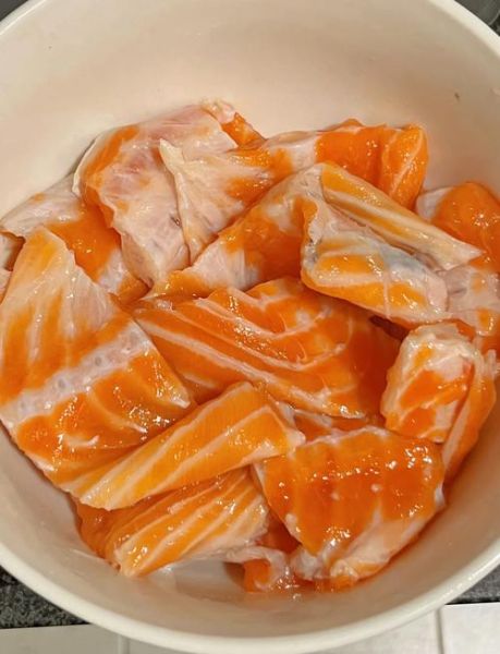 三文鱼骨汤怎么炖好喝_三文鱼骨汤的做法窍门-第1张图片-山城妙识 三文鱼骨汤怎么炖好喝_三文鱼骨汤的做法窍门-第1张图片-山城妙识